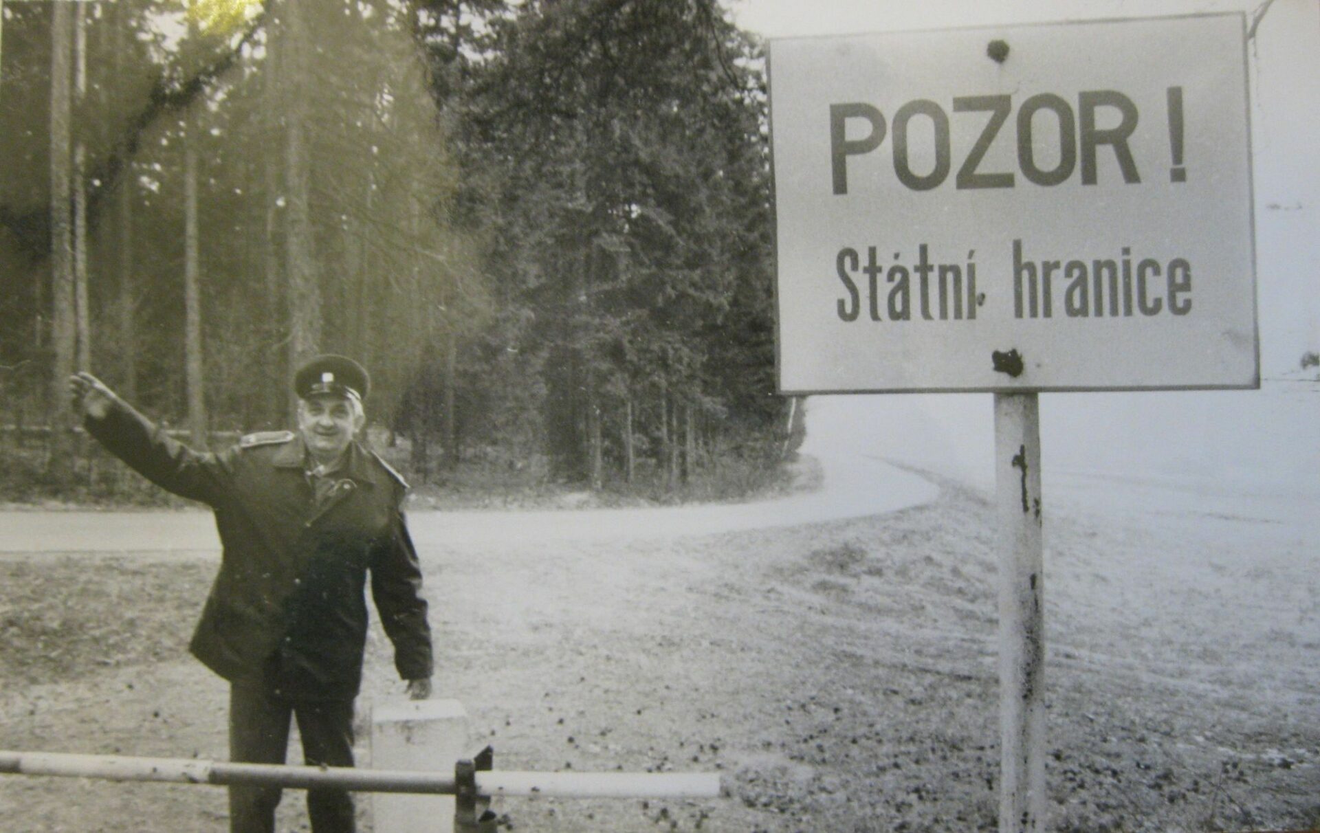 Pohraniční stráž a život podél hraničního pásma a "ostnatých drátů ...