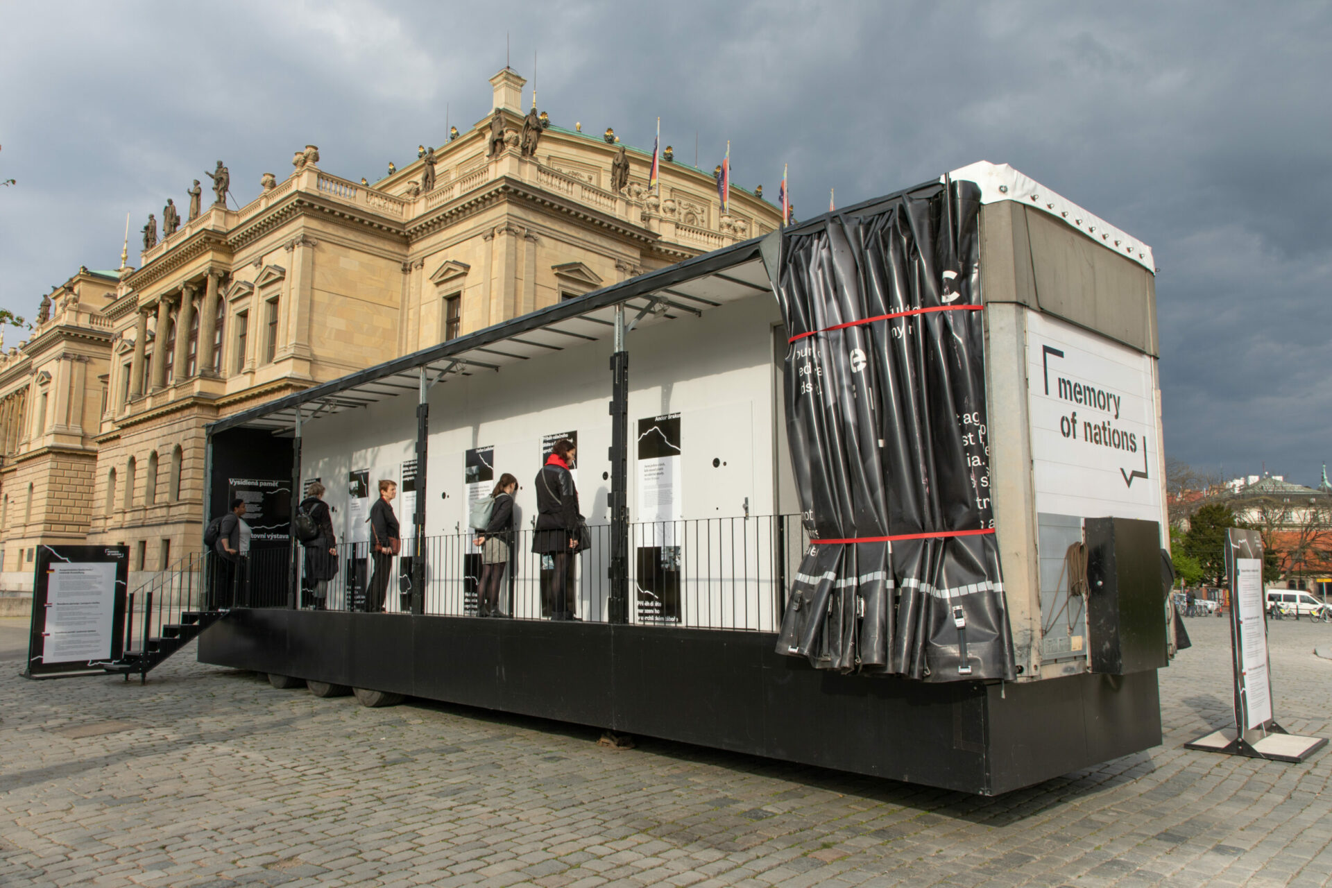 Inconvenient Mobility / Displaced Memory 1945 - Post Bellum